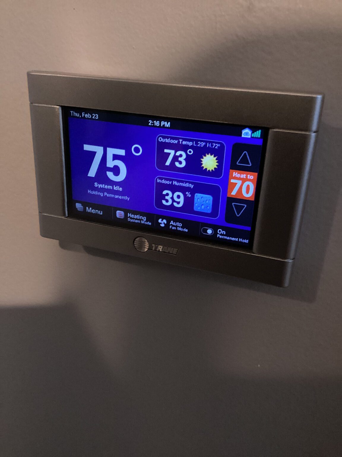 How Do I Customize My Thermostat Screen?